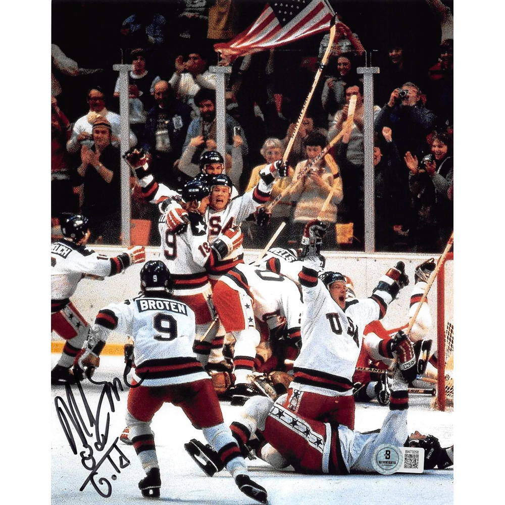 Mike Eruzione Signed Team USA 8x10 Photo Inscribed "80 Gold" (Beckett ...