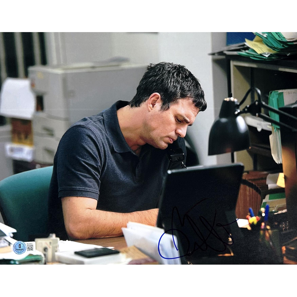 Mark Ruffalo Signed "Spotlight" 11x14 Photo (Beckett) | Pristine Auction