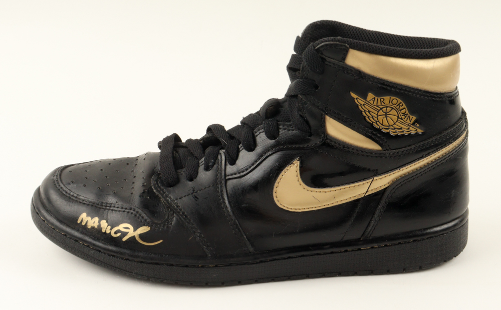 Magic Johnson Signed Nike Air Jordan Retro 1 Basketball Shoe With ...