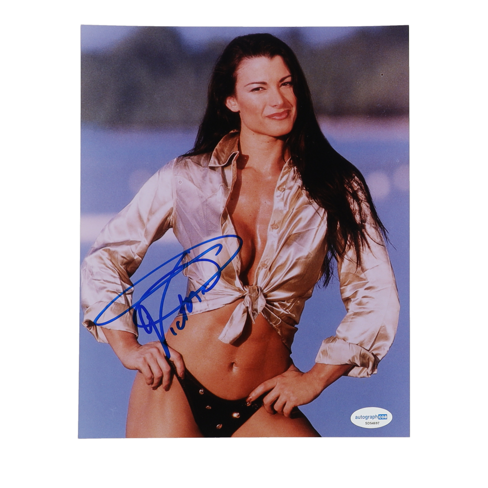 Victoria Signed 8x10 Photo (AutographCOA) | Pristine Auction