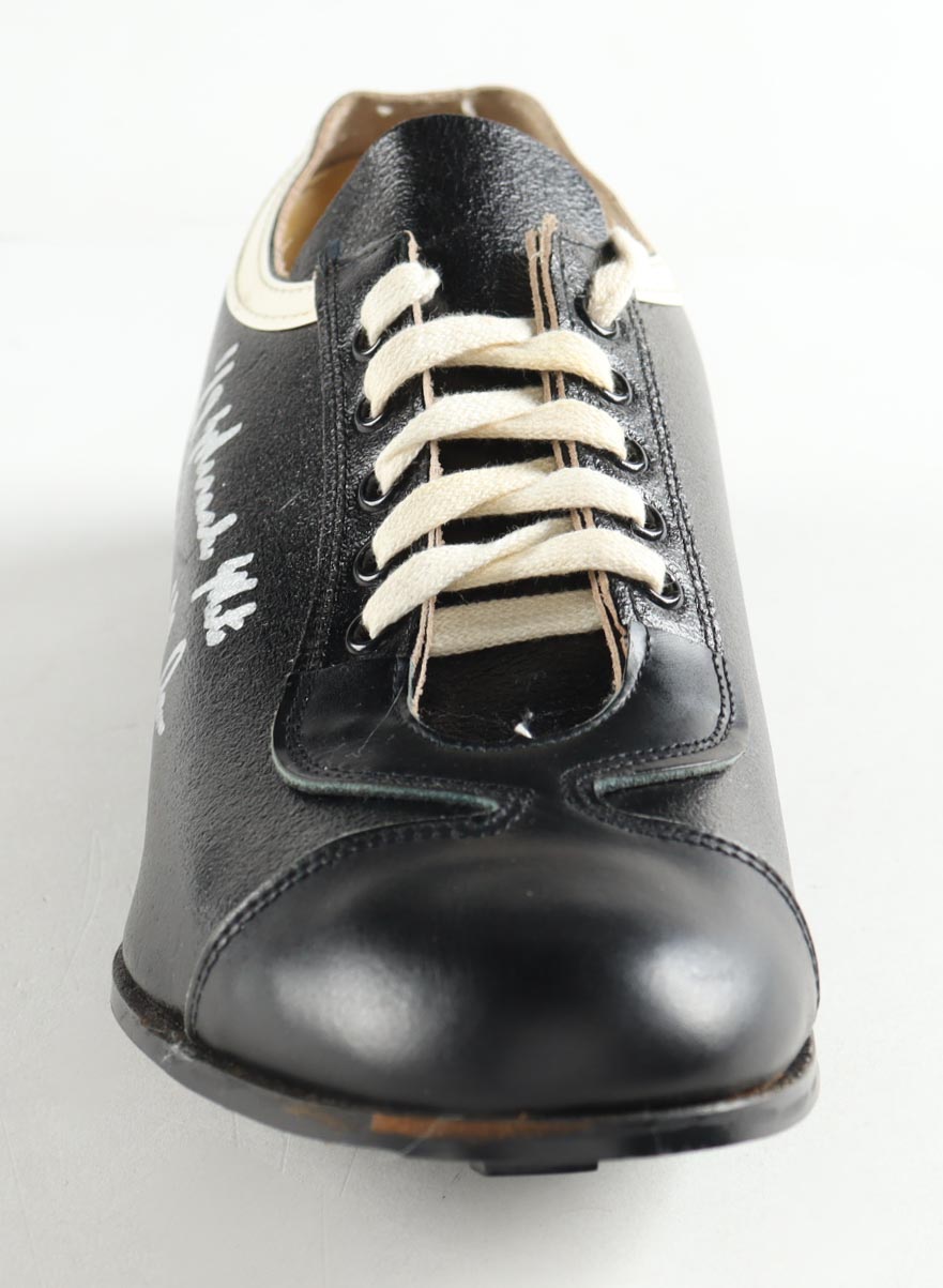 Nolan Ryan Signed Vintage Leather Baseball Cleat With Display Case ...