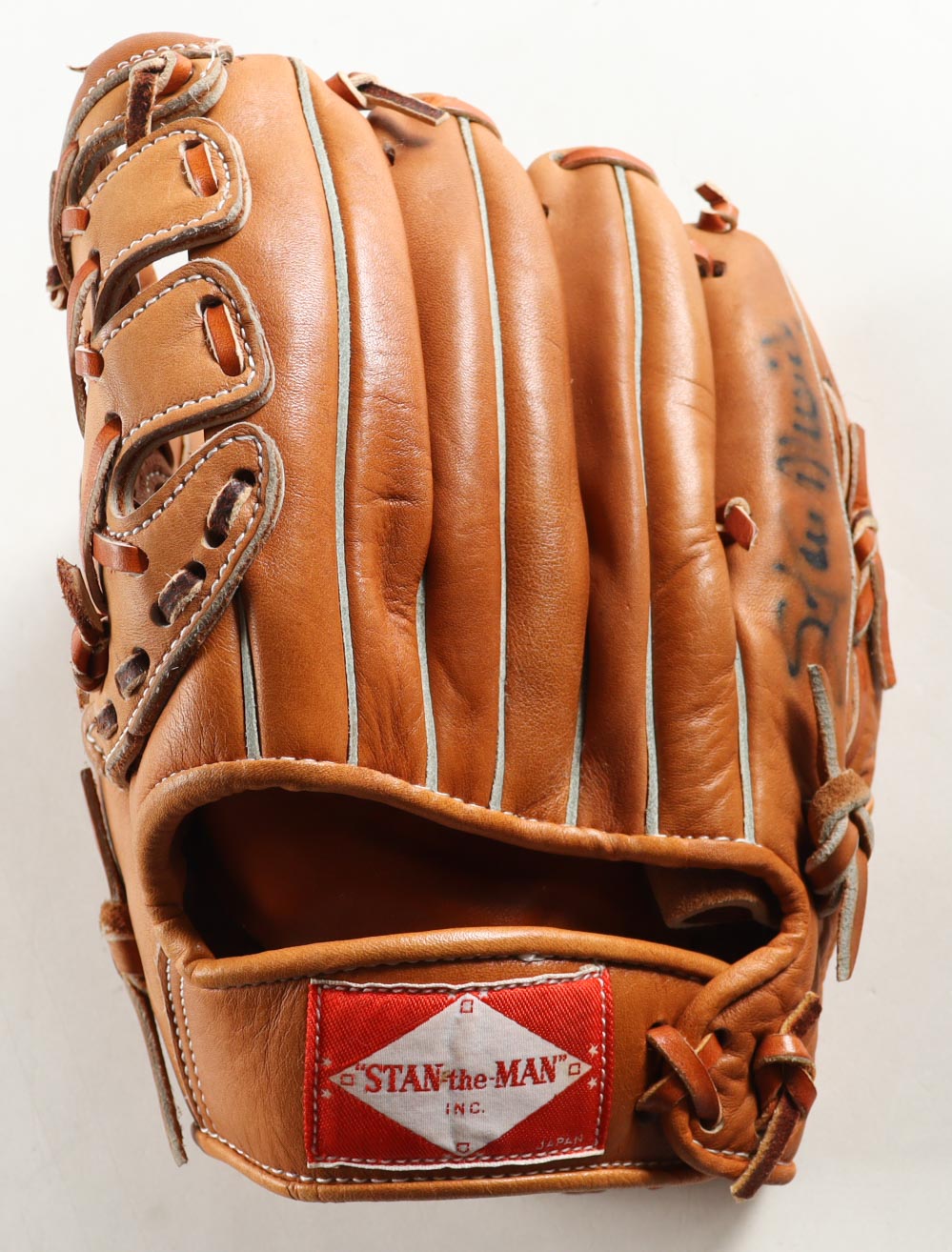 Stan Musial Signed "Stan The Man" Glove With Nameplate Display Case ...