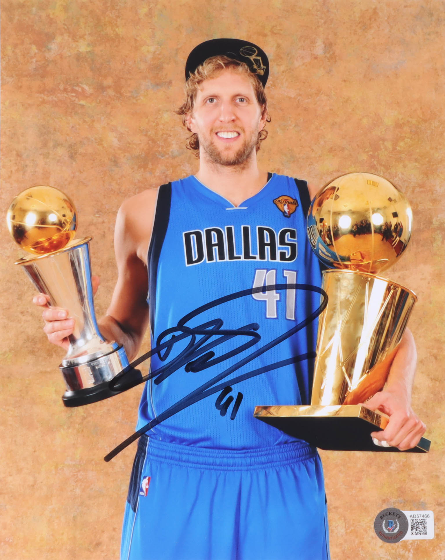 Dirk Nowitzki Signed Mavericks 8x10 Photo (Beckett) | Pristine Auction
