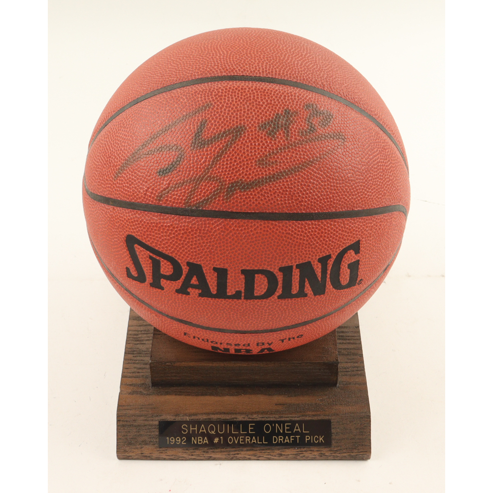 Shaquille O'Neal Signed NBA Basketball with Display Stand (Beckett ...