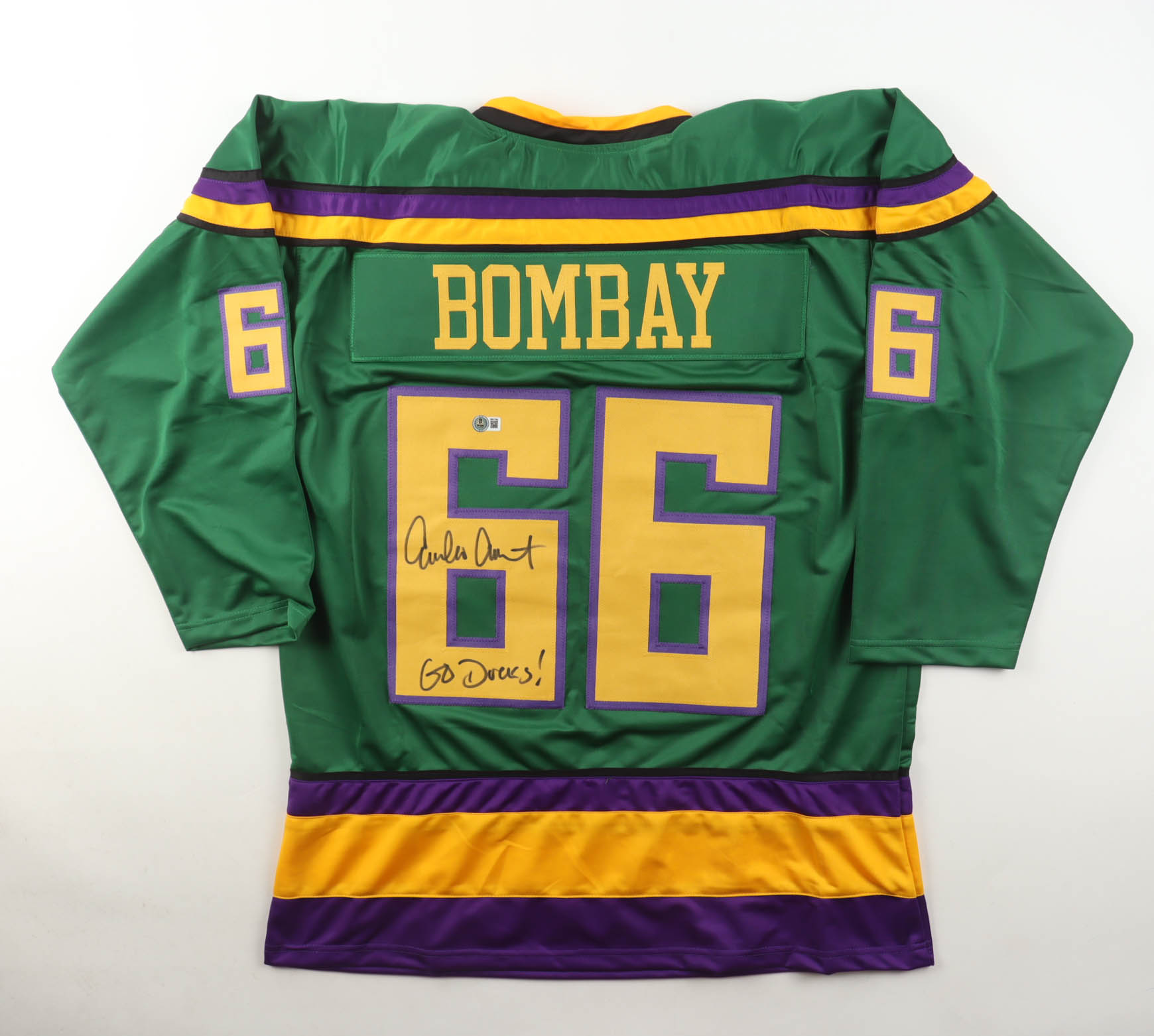 Emilio Estevez Signed "The Mighty Ducks" Jersey Inscribed "Go Ducks!" (Beckett) | Pristine Auction