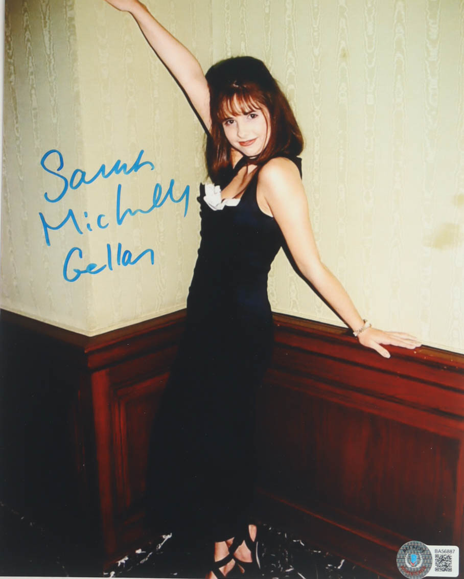 Sarah Michelle Gellar Signed 8x10 Photo (Beckett) | Pristine Auction