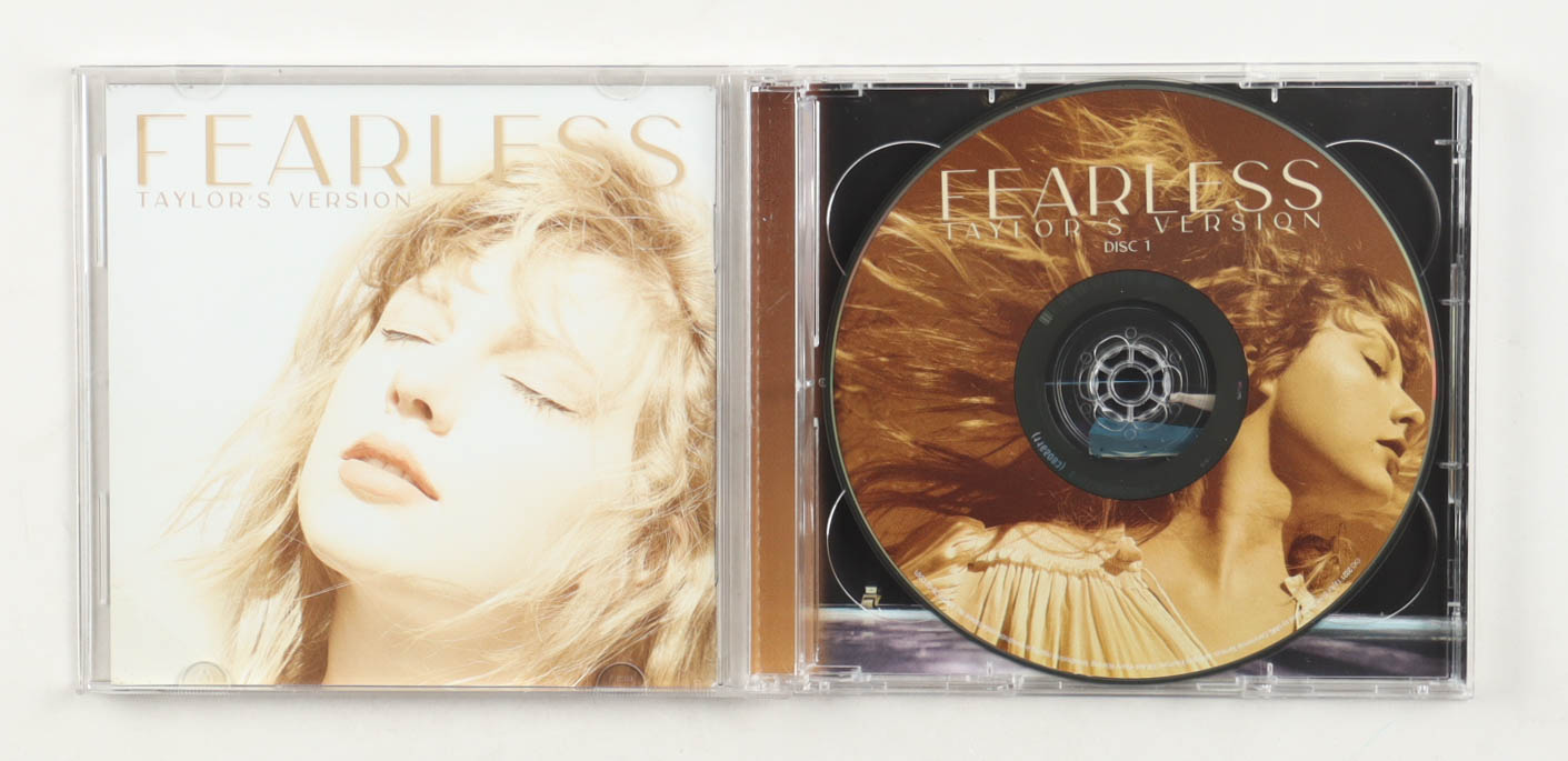 Taylor Swift Signed "Fearless" CD Album Cover with CD (Beckett ...