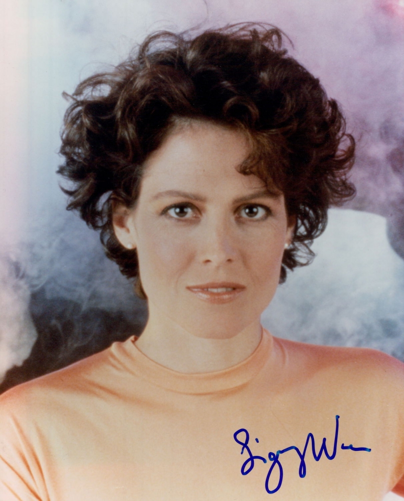 Sigourney Weaver Signed 8x10 Photo (PA LOA) | Pristine Auction