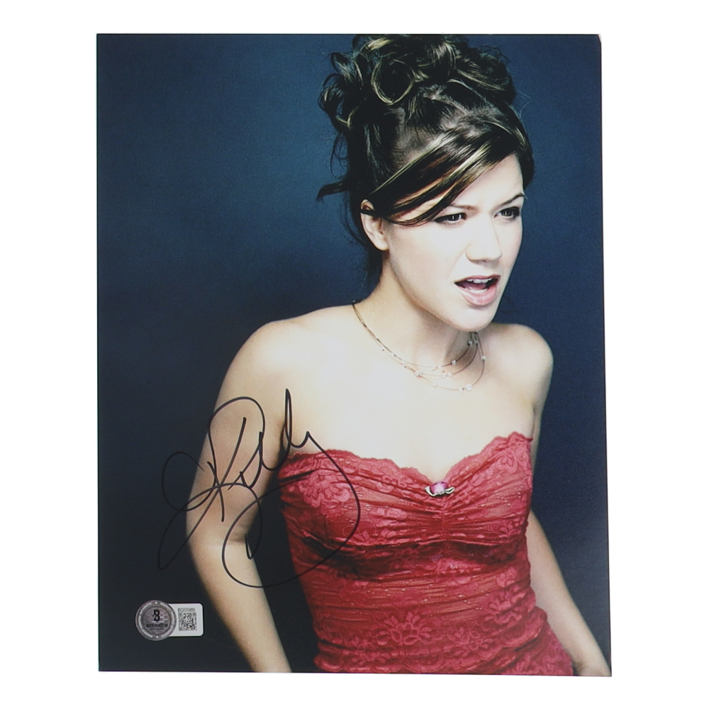 Kelly Clarkson Signed 8x10 Photo (Beckett) | Pristine Auction