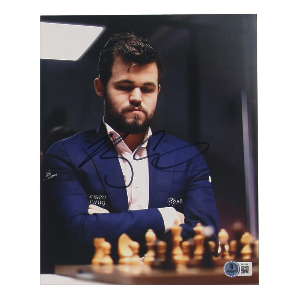 Magnus Carlsen Signed 8x10 Photo (Beckett) | Pristine Auction