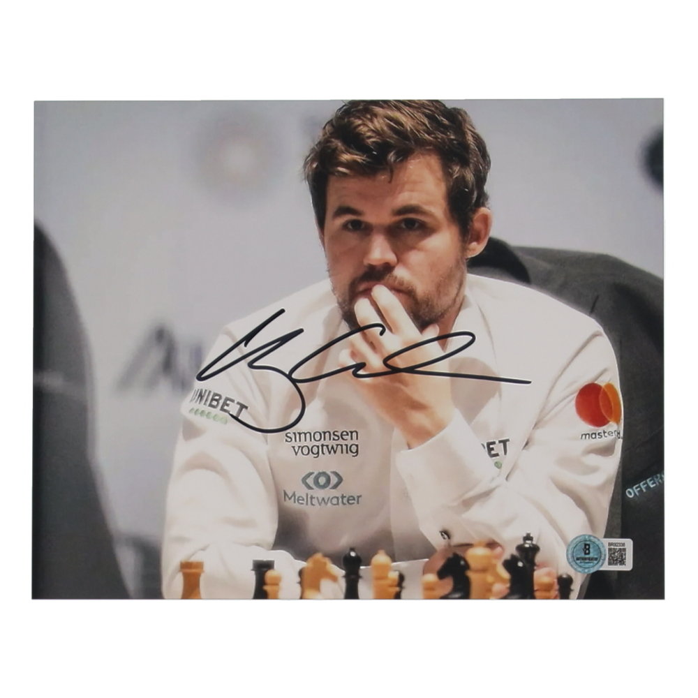 Magnus Carlsen Signed 8x10 Photo (Beckett) | Pristine Auction