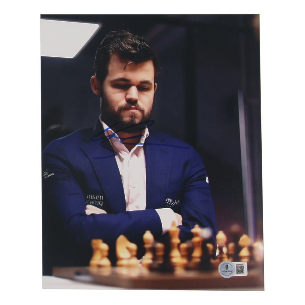 Magnus Carlsen Signed 8x10 Photo (Beckett) | Pristine Auction
