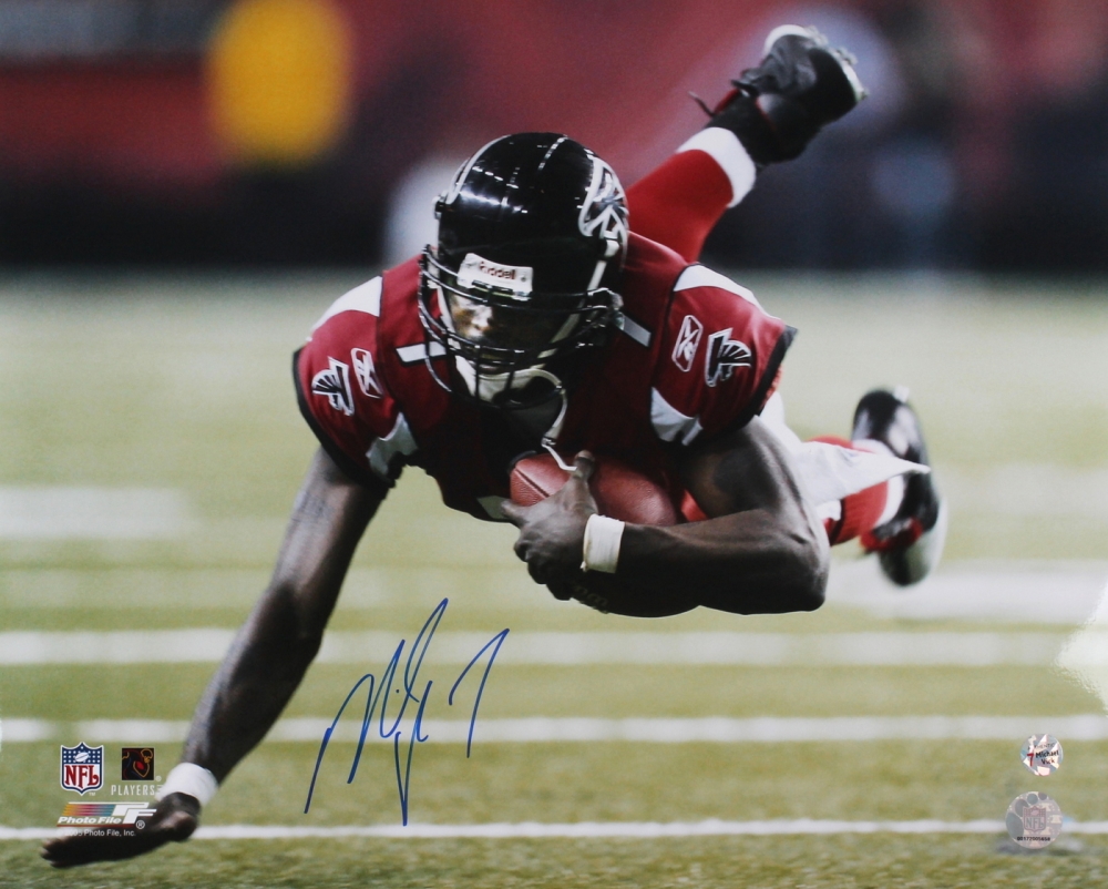 Michael Vick Signed Falcons 16x20 Photo (Vick) | Pristine Auction