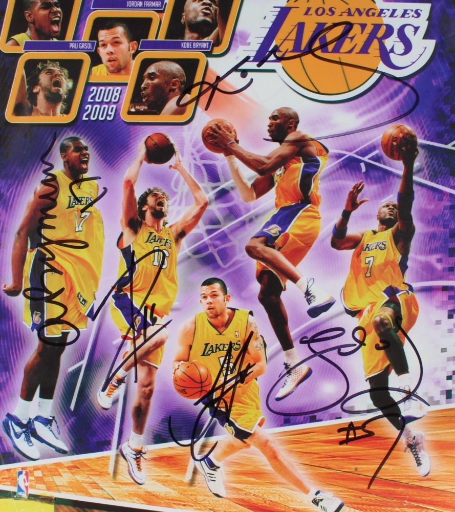 2008-2009 Lakers Team-Signed 11x14 Photo with (5) Signatures Including ...