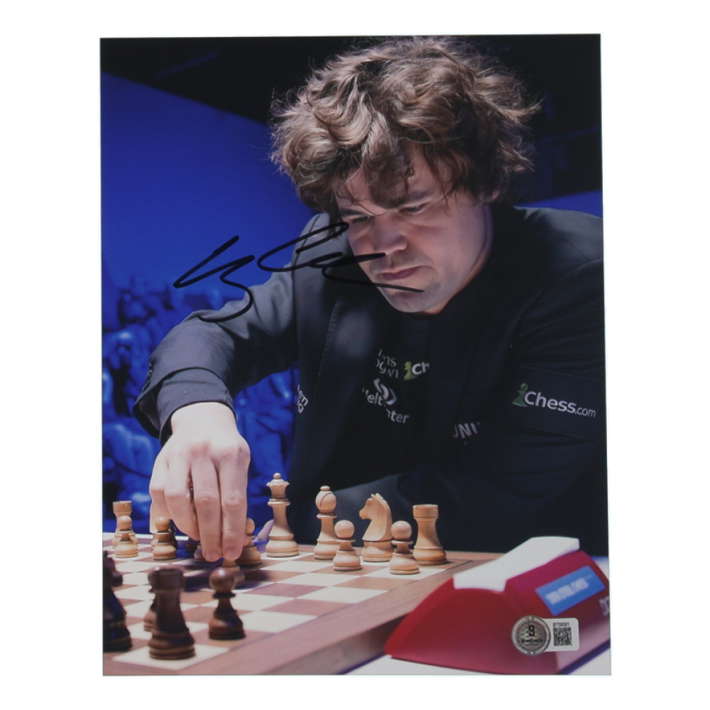 Magnus Carlsen Signed 8x10 Photo (Beckett) | Pristine Auction