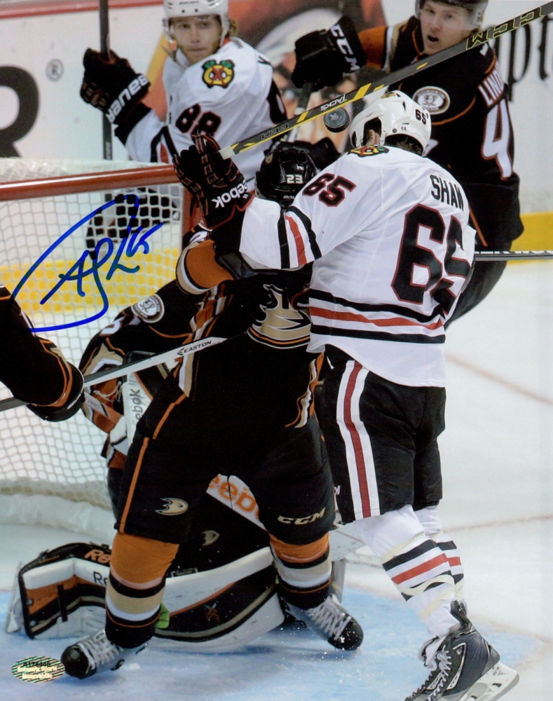 Andrew Shaw Signed Blackhawks 8x10 Photo (Schwartz COA) | Pristine Auction