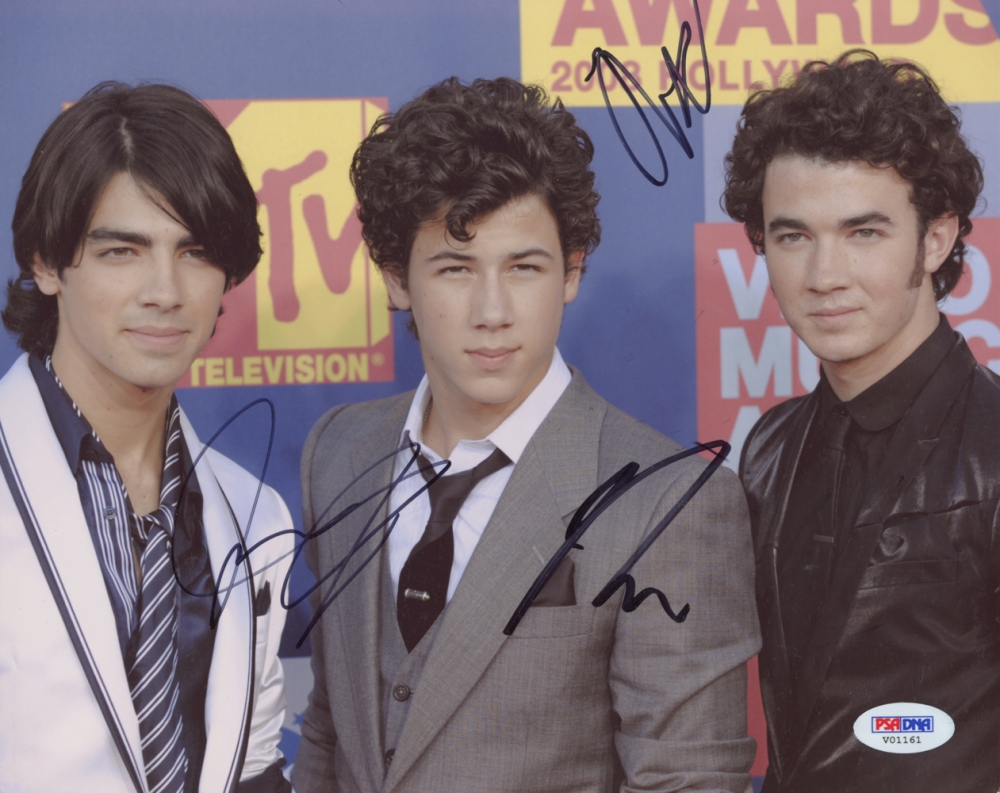 Joe Jonas, Nick Jonas & Kevin Jonas Signed 8x10 Photo (PSA LOA ...