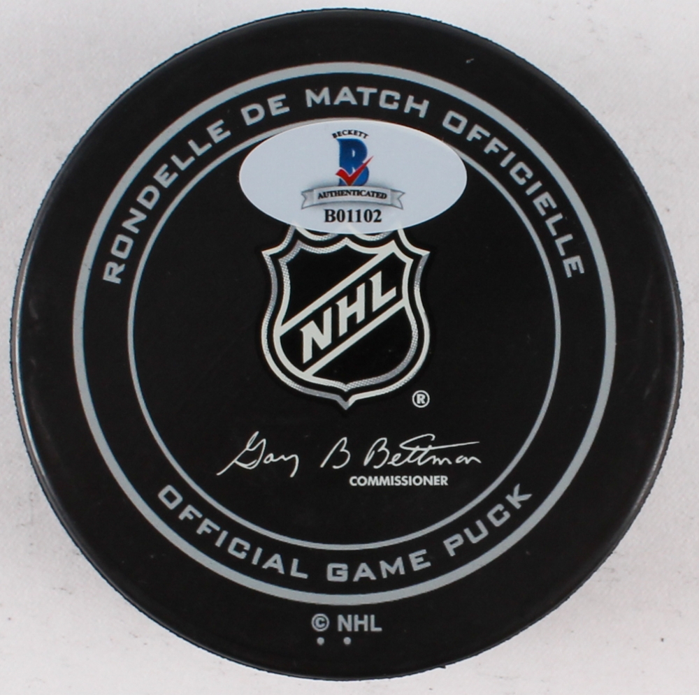 Joe Sakic Signed Avalanche Logo Hockey Puck (Beckett COA) | Pristine ...