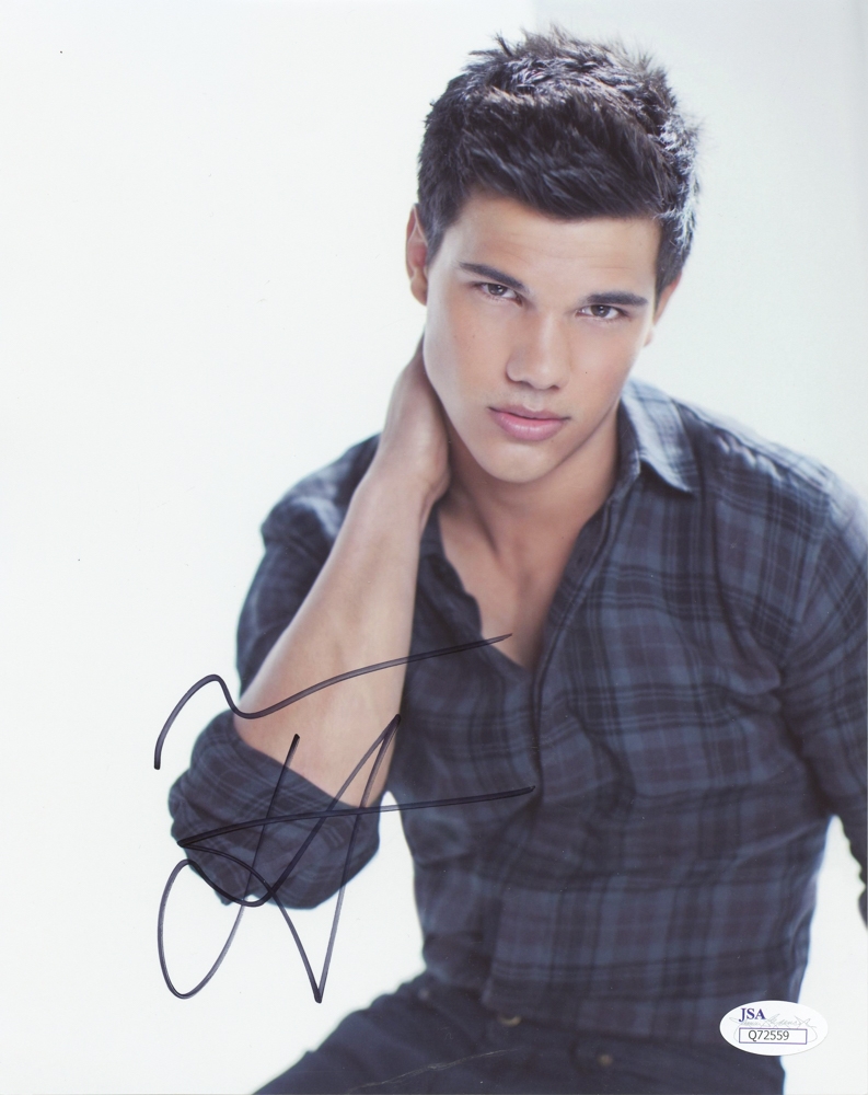 Taylor Lautner Signed 8x10 Photo (JSA Hologram) | Pristine Auction