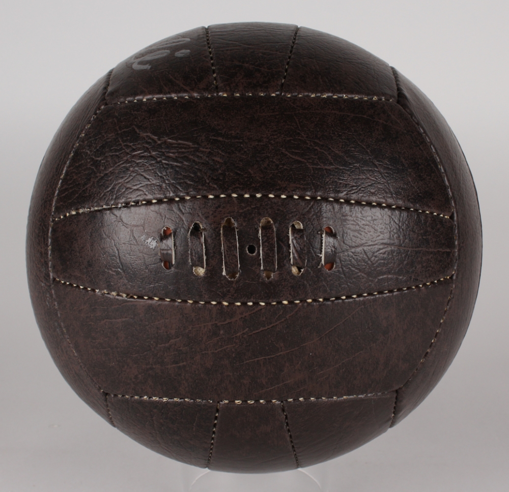 Pele Signed Throwback Soccer Ball (PSA COA) | Pristine Auction