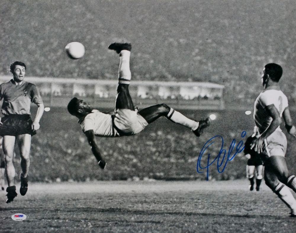 Pele Signed "Bicycle Kick" 16x20 Photo (PSA COA) | Pristine Auction