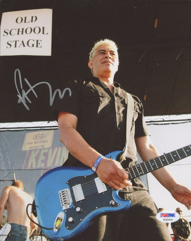 Pat Smear Signed "Foo Fighters" 8x10 Photo (PSA COA) | Pristine Auction