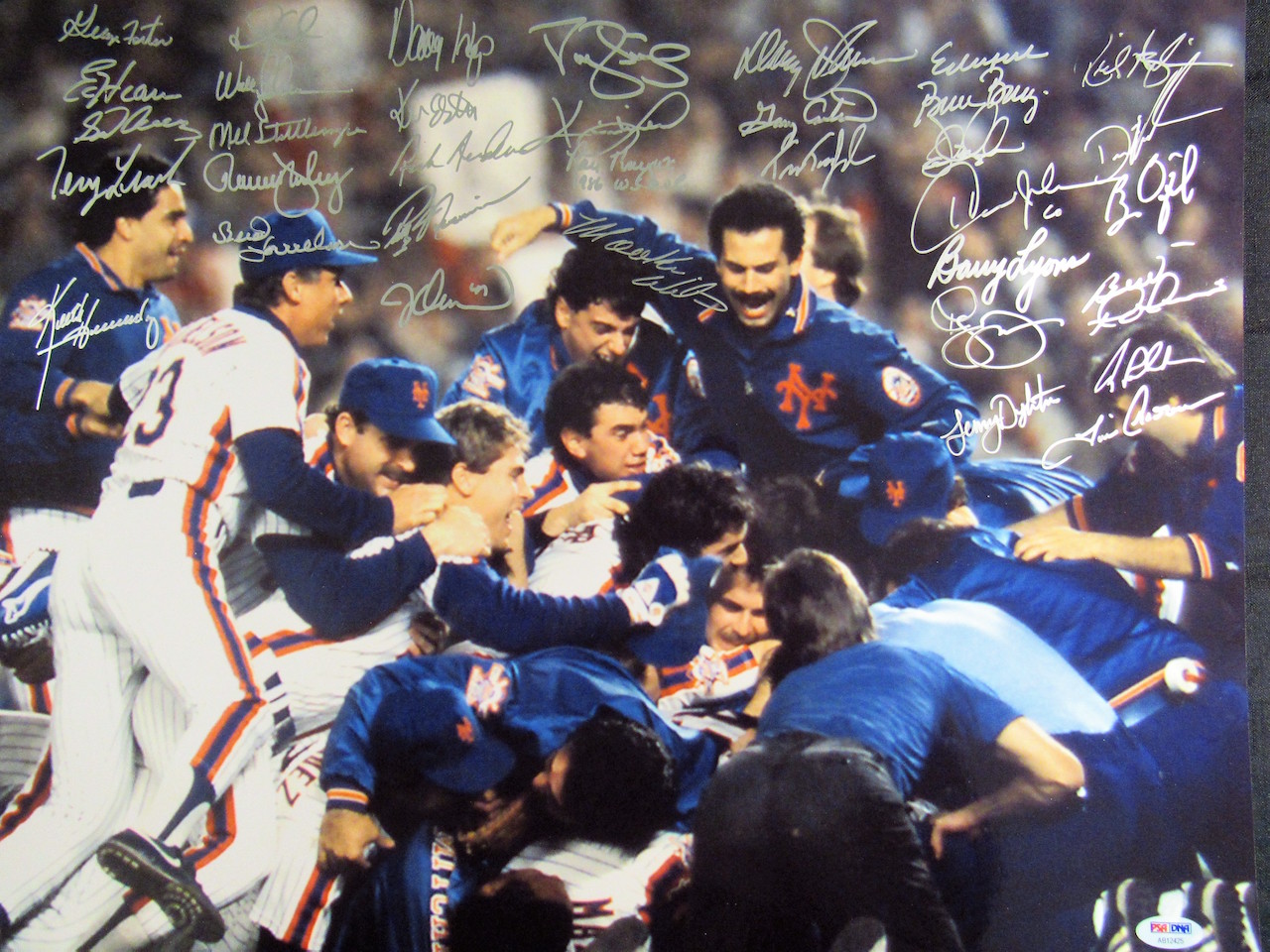 1986 Mets 16x20 Photo Team-Signed by (35) with Darryl Strawberry, Ray ...