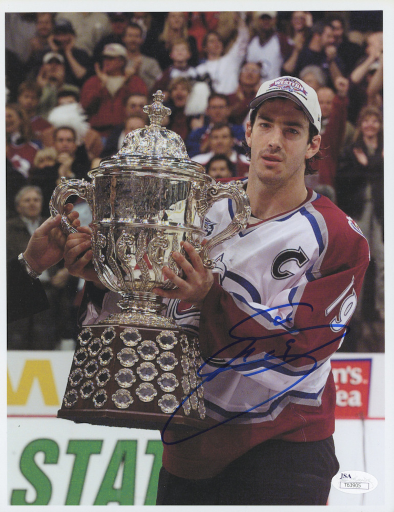 Joe Sakic Signed Avalanche 8x10 Photo (JSA COA) | Pristine Auction