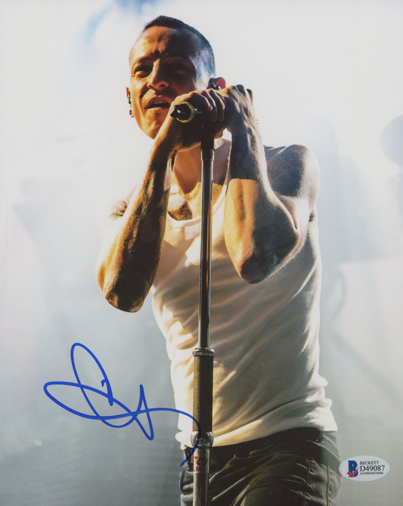 Chester Bennington Signed Linkin Park 8x10 Photo (Beckett COA ...