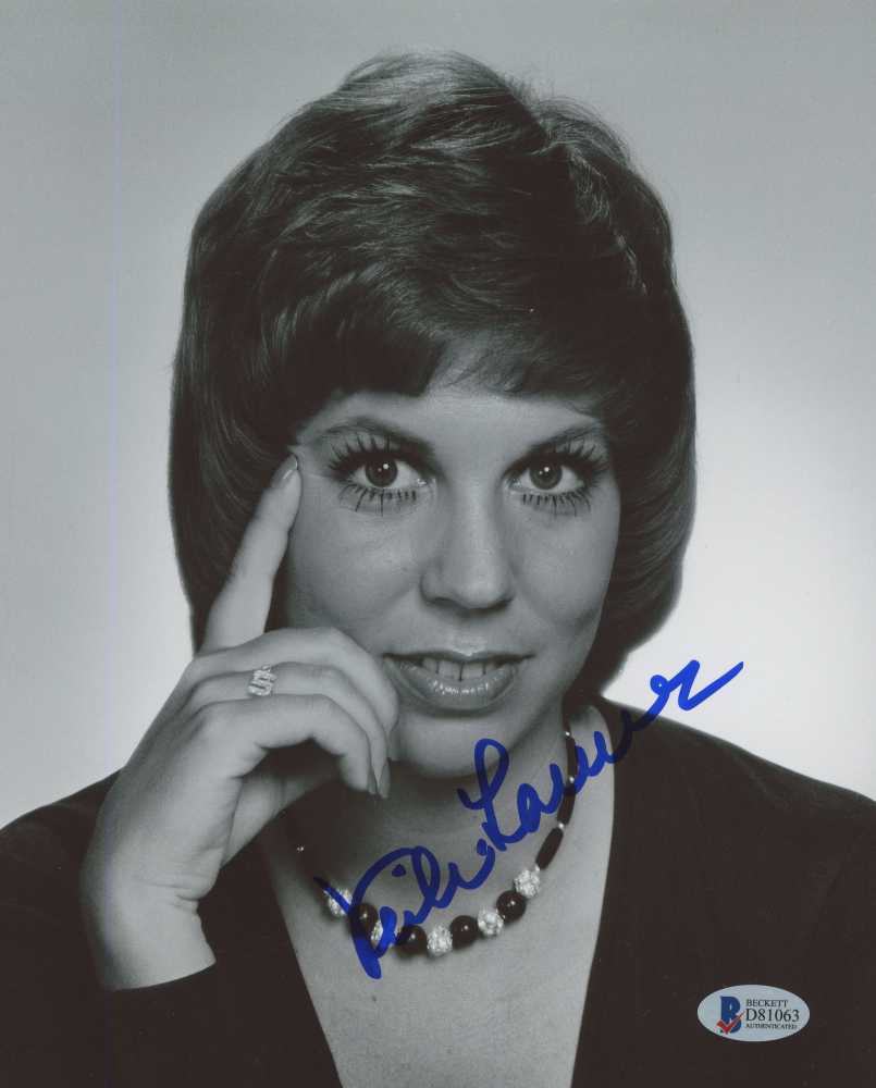Vicki Lawrence Signed 8x10 Photo (Beckett) | Pristine Auction