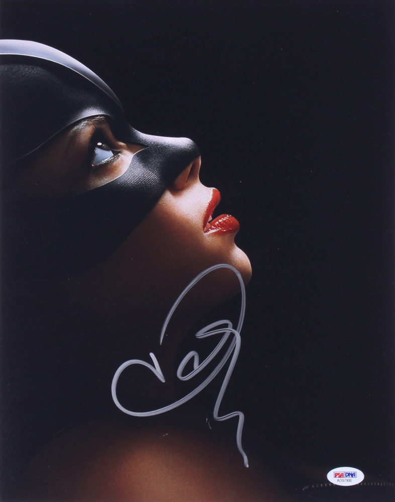 Halle Berry Signed "Catwoman" 11x14 Photo (PSA COA) | Pristine Auction