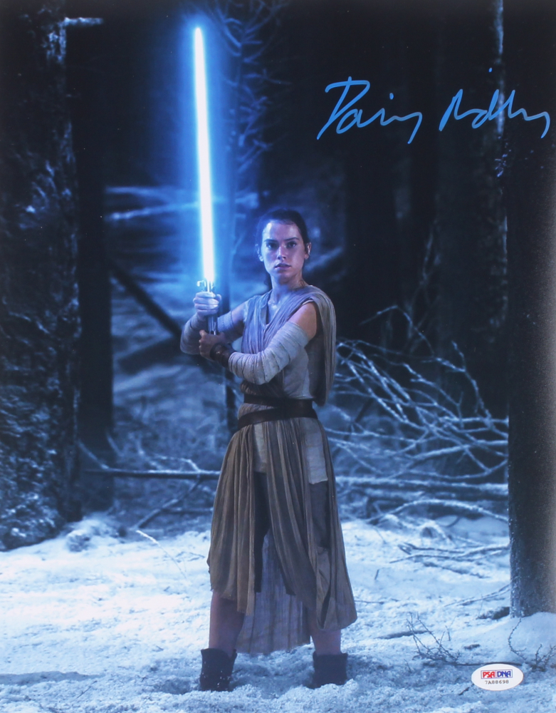 Daisy Ridley Signed "Star Wars: The Force Awakens" 11x14 Photo (PSA COA ...